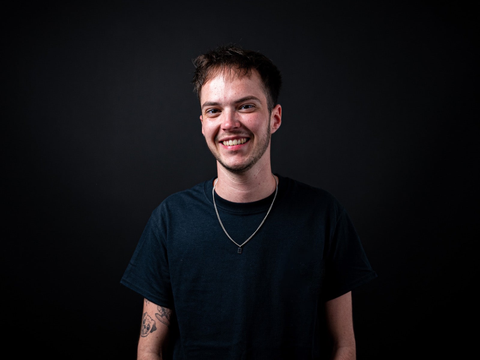 Wie is Loek Derks als artiest en beeldend therapeut? 1